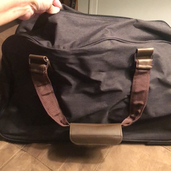 Bella Russo | Bags | Bella Russo Travel Bag With Wheels On One Side New ...